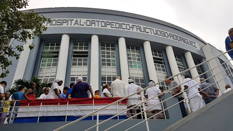 Cuban health minister tours health facilities in Havana