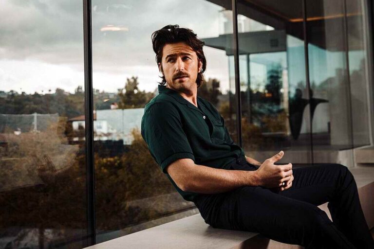 Brandon Sklenar y sus personajes - Radio Rebelde