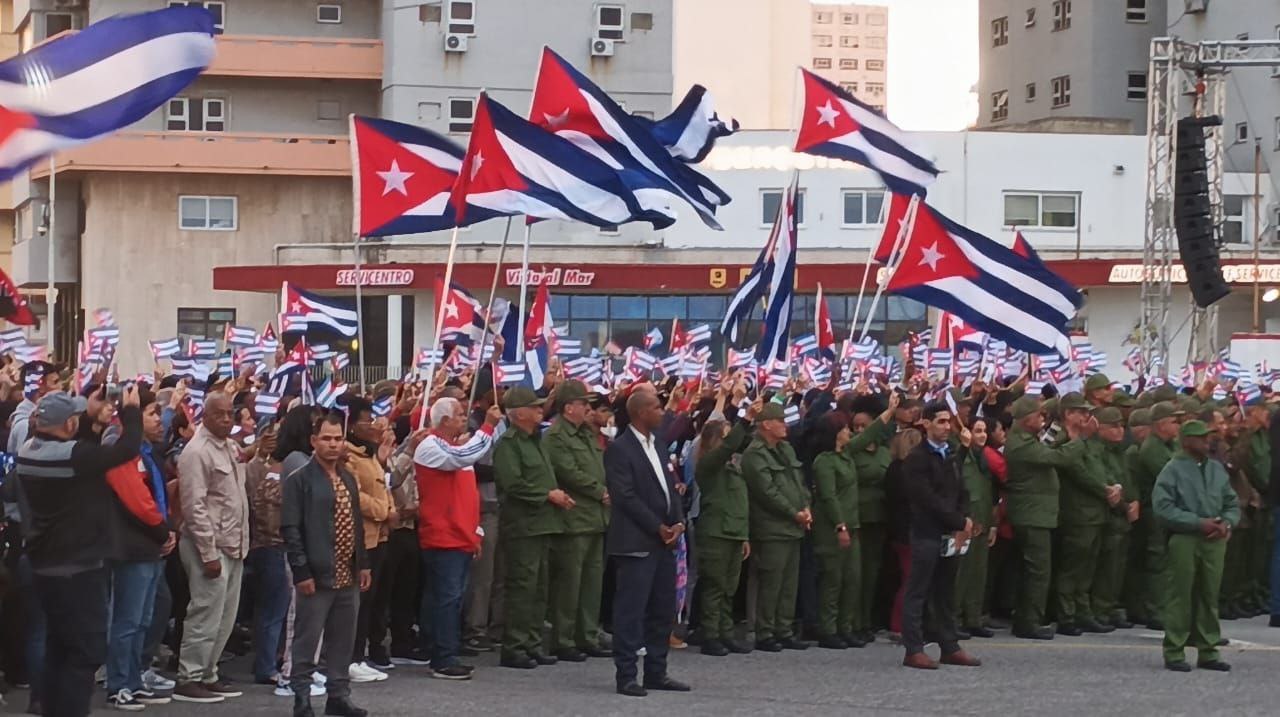 Cuba marcha en honor a sus héroes - Radio Rebelde